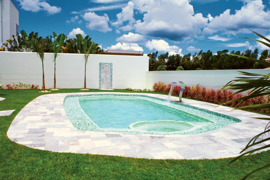 Azul ou branca? De que cor quero a minha piscina Henrimar?